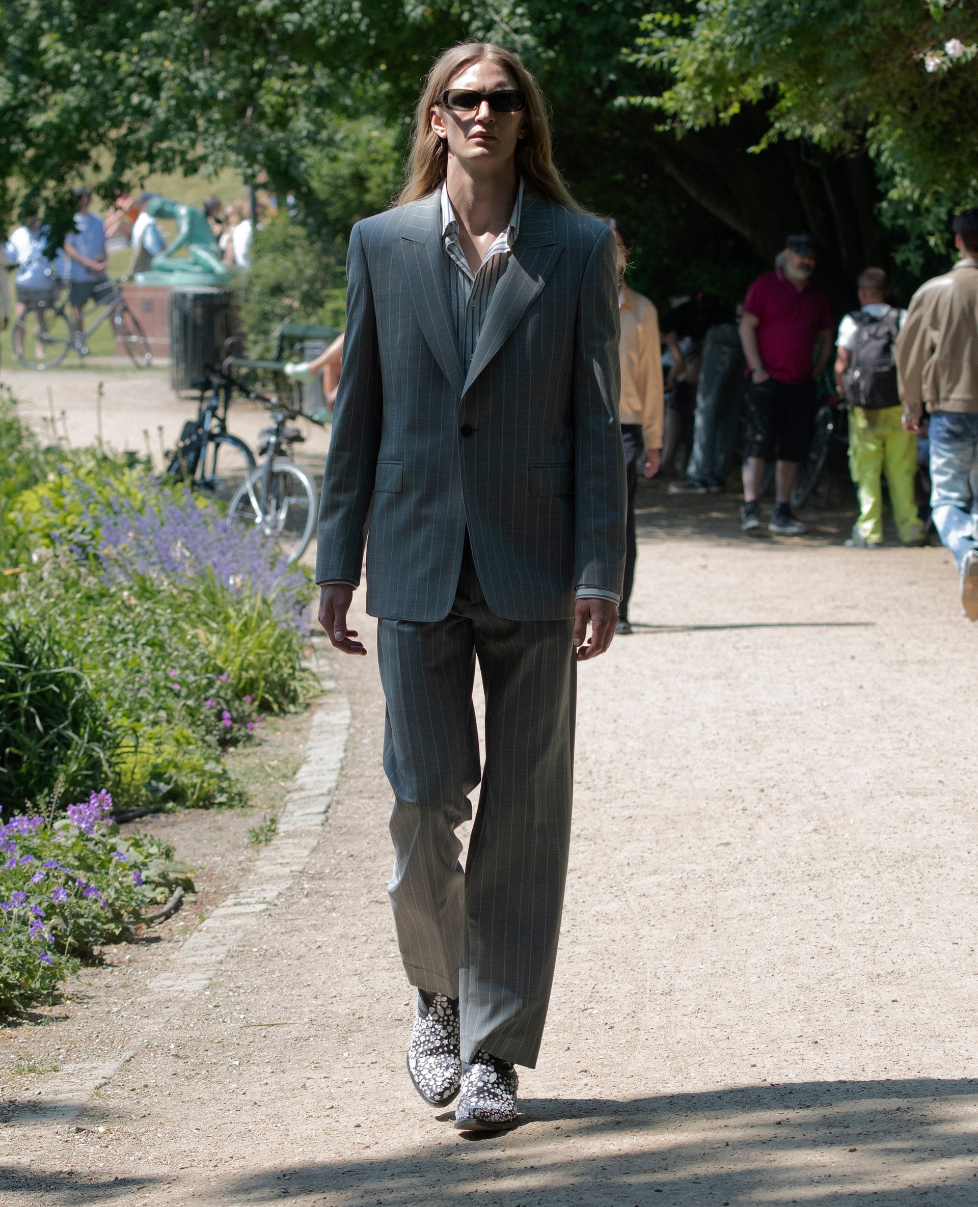 SS22. RUNWAY. – Sunflower